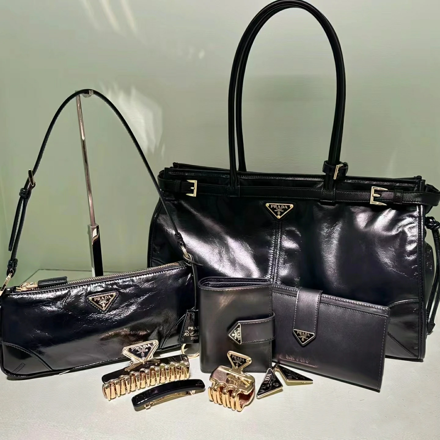 Avoiding Fake Prada Bag: Expert Fake Tips -Wholesale Replica Handbags